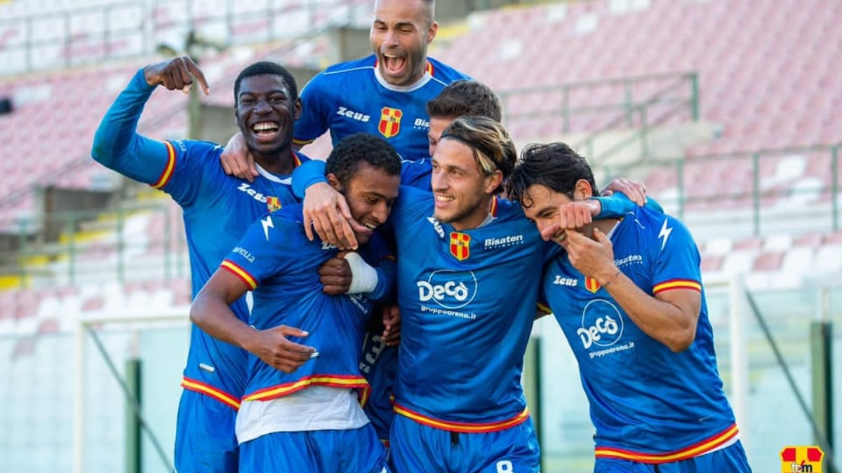 CALCIO SERIE D - Acr Messina regge all'urto della Gelbison. Fc Messina ...
