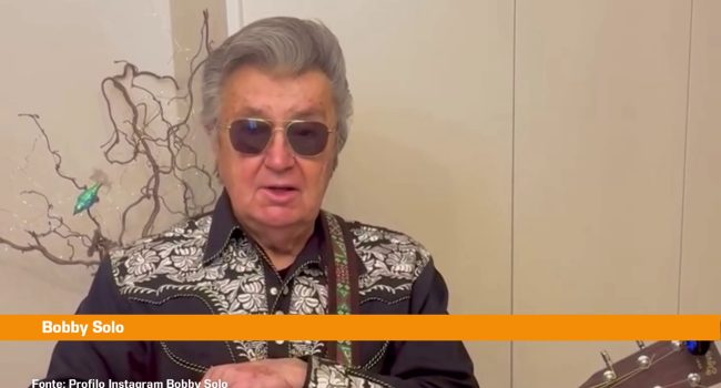 Bobby Solo sviene al concerto dei suoi 80 anni, sui social "Sto bene ...