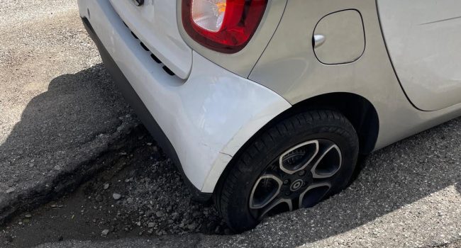 Messina piena di buche è diventata la città dei "tafazziani" - Messina Oggi