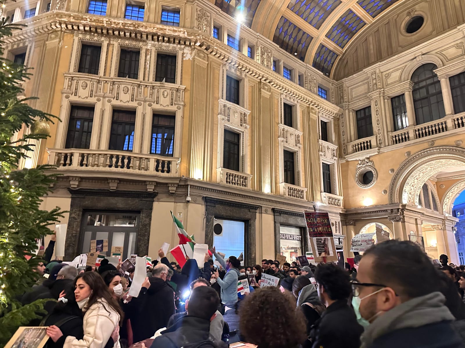 Donnavitalibertà e UDU in piazza per la questione iraniana - Messina Oggi